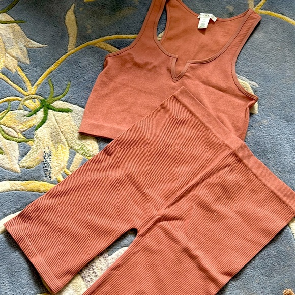 Bozzolo | Other | Bozzolo Matching Salmon Colored Ribbed Matching ...